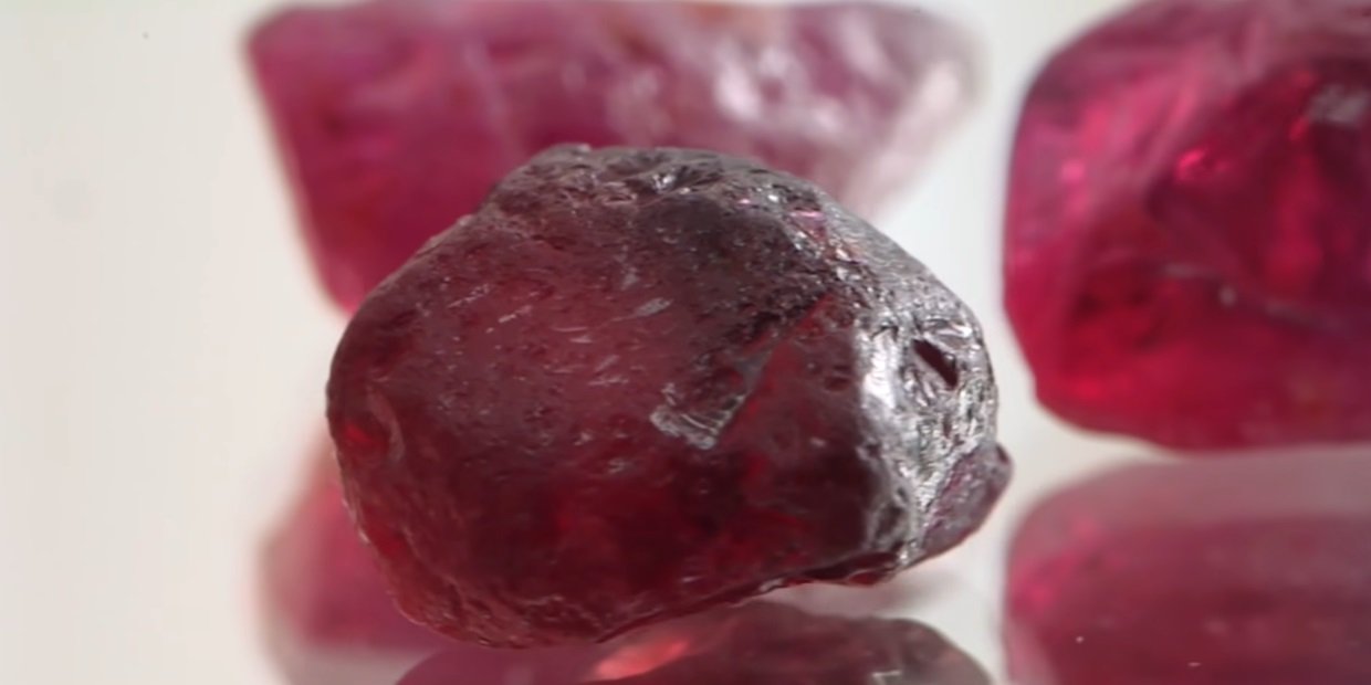 🩸Los Rubíes de Birmania, las Joyas Preciosas que Conquista.